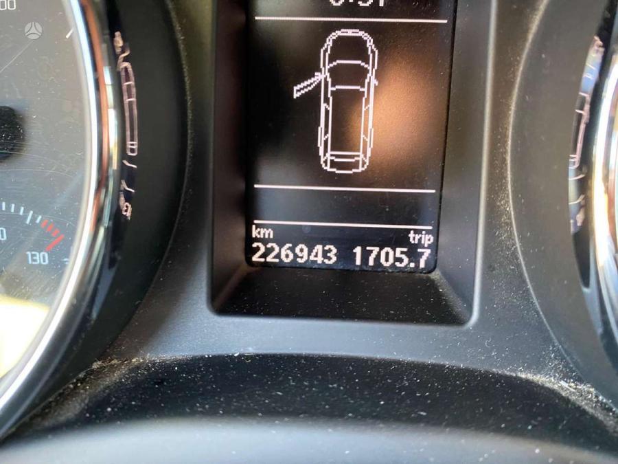 Black Skoda SuperB 2014 in Raseiniai, with an engine capacity of 1.60 L and mileage of 227 thousand km for 4700 €, photo 21 on AUTOMOTO.COM.LV