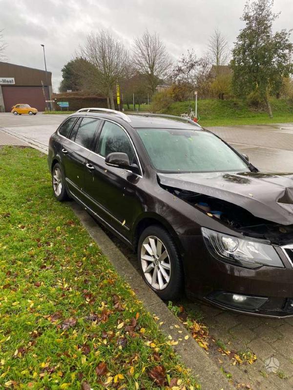 Black Skoda SuperB 2015 in Kaunas, with an engine capacity of 1.60 L and mileage of 215 thousand km for 2700 €, photo 1 on AUTOMOTO.COM.LV