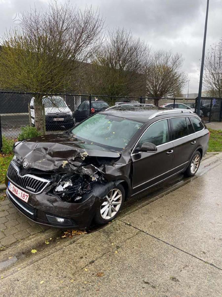 Black Skoda SuperB 2015 in Kaunas, with an engine capacity of 1.60 L and mileage of 215 thousand km for 2700 €, photo 6 on AUTOMOTO.COM.LV