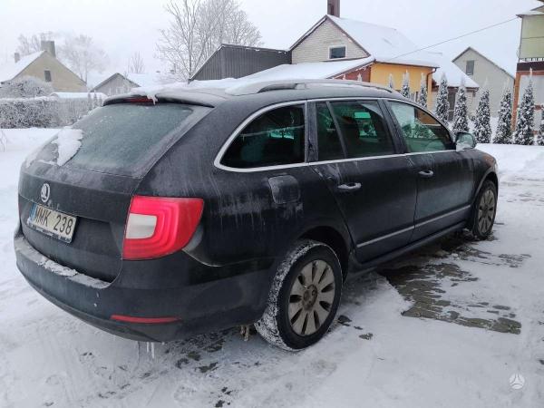 Black Skoda SuperB 2015 in Kelme, with an engine capacity of 1.97 L and mileage of 350 thousand km for 5500 €, photo 3 on AUTOMOTO.COM.LV