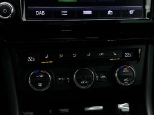 Black Skoda SuperB 2015 in Vilnius, with an engine capacity of 1.60 L and mileage of 223 thousand km for 9290 €, photo 24 on AUTOMOTO.COM.LV
