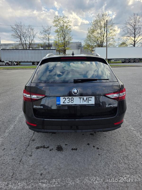 Melns Skoda SuperB 2016 Tallina, ar dzinēja tilpumu 2.00 L un nobraukumu 241 tūkst. km par 12500 €, foto 4 vietnē AUTOMOTO.COM.LV