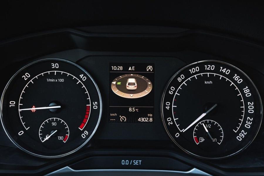 Melns Skoda SuperB 2016 Ventspils, ar dzinēja tilpumu 2.00 L un nobraukumu 175 tūkst. km par 11650 €, foto 19 vietnē AUTOMOTO.COM.LV