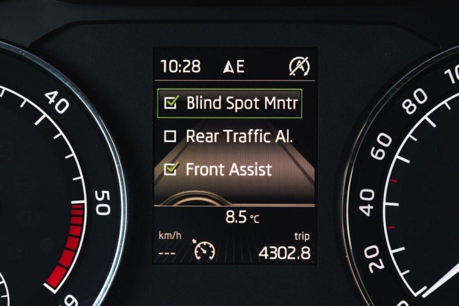 Melns Skoda SuperB 2016 Ventspils, ar dzinēja tilpumu 2.00 L un nobraukumu 175 tūkst. km par 11650 €, foto 20 vietnē AUTOMOTO.COM.LV