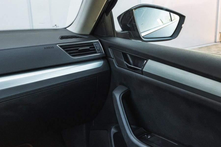 Melns Skoda SuperB 2016 Ventspils, ar dzinēja tilpumu 2.00 L un nobraukumu 175 tūkst. km par 11650 €, foto 28 vietnē AUTOMOTO.COM.LV