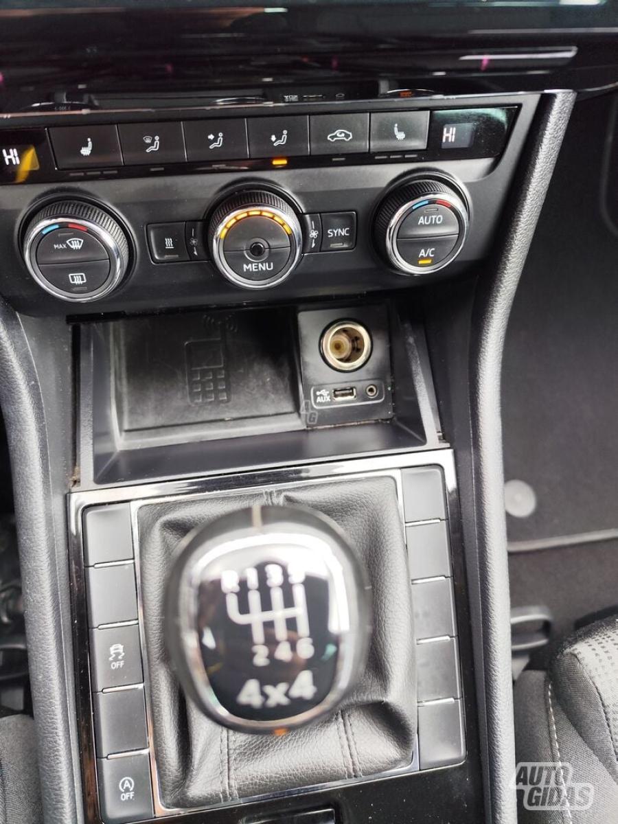 Melns Skoda SuperB 2016 Utena, ar dzinēja tilpumu 2.00 L un nobraukumu 240 tūkst. km par 10490 €, foto 22 vietnē AUTOMOTO.COM.LV