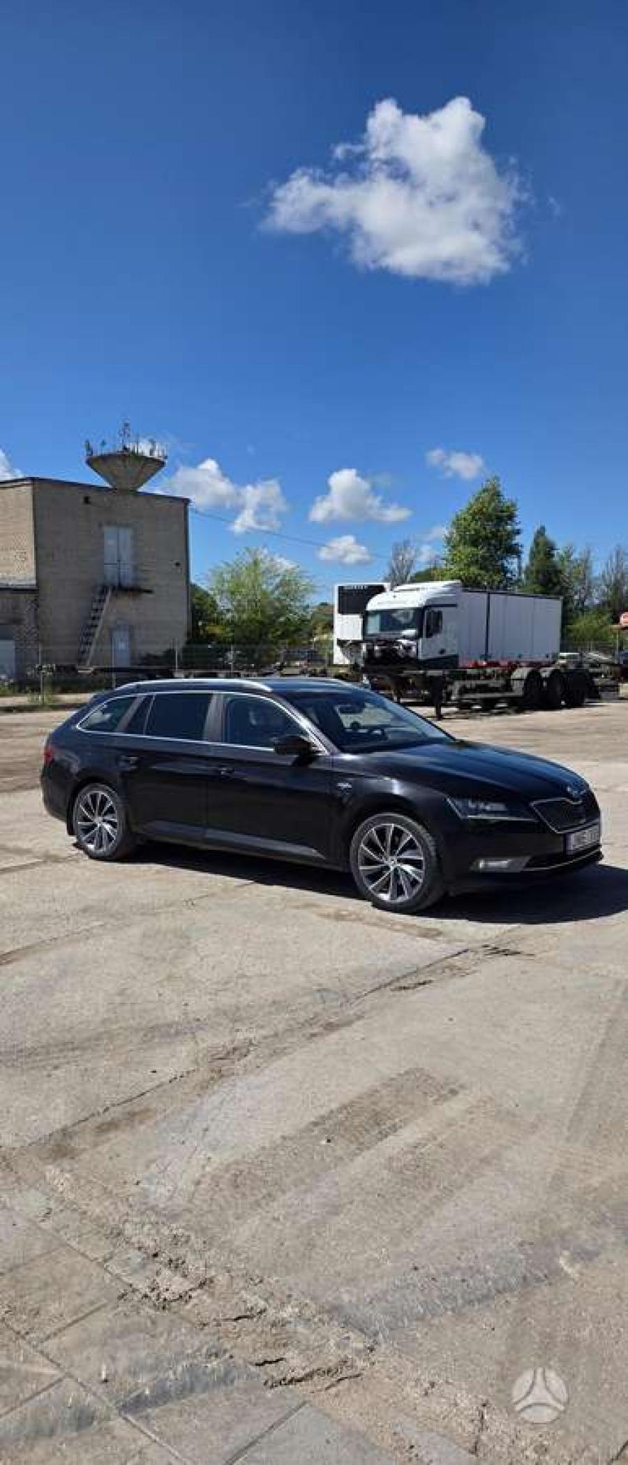 Black Skoda SuperB 2016 in Kretinga, with an engine capacity of 1.97 L and mileage of 245 thousand km for 10890 €, photo 3 on AUTOMOTO.COM.LV