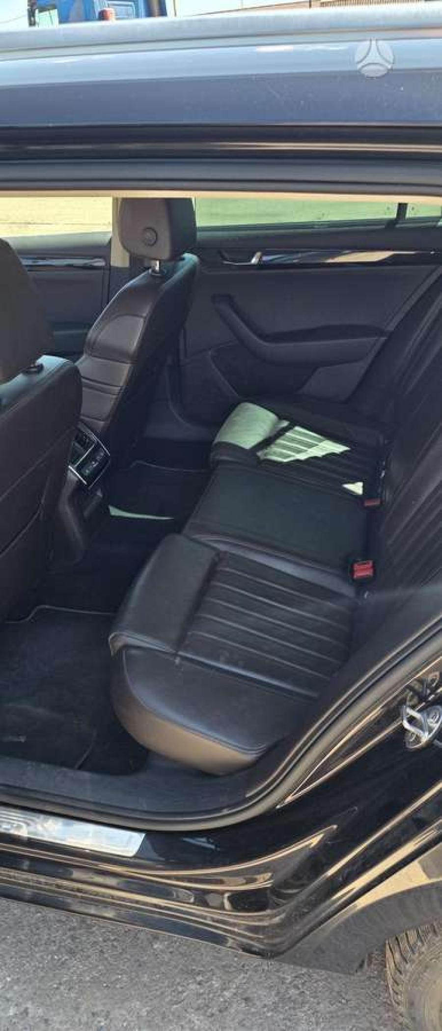Black Skoda SuperB 2016 in Kretinga, with an engine capacity of 1.97 L and mileage of 245 thousand km for 10890 €, photo 7 on AUTOMOTO.COM.LV