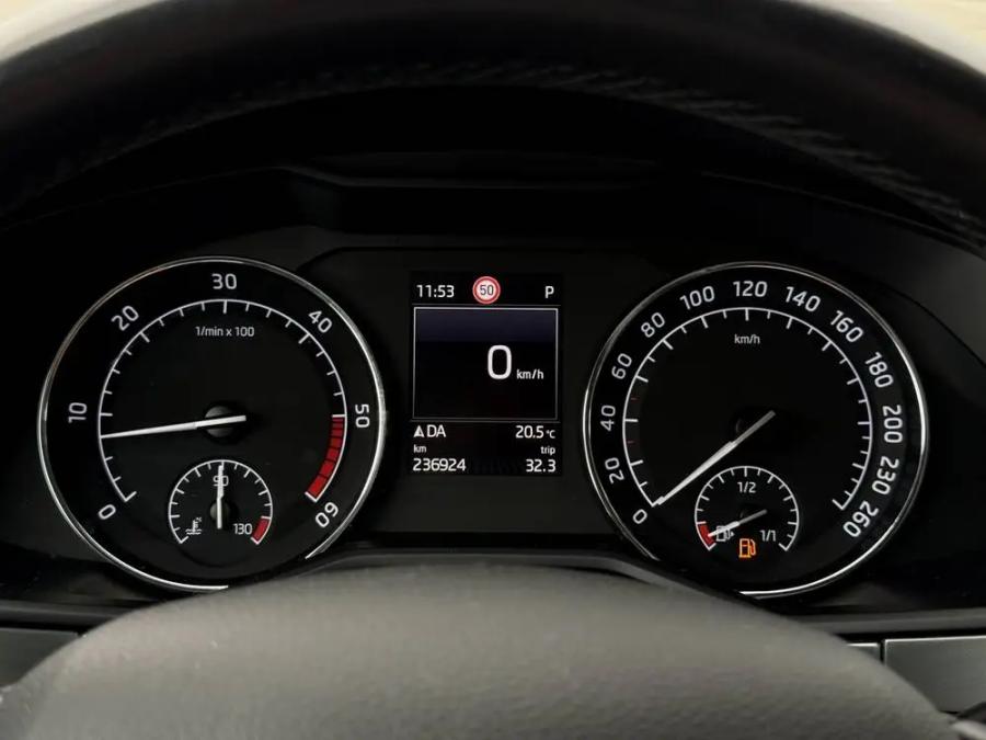 Melns Skoda SuperB 2017 Rēzekne, ar dzinēja tilpumu 2.00 L un nobraukumu 236 tūkst. km par 11590 €, foto 35 vietnē AUTOMOTO.COM.LV