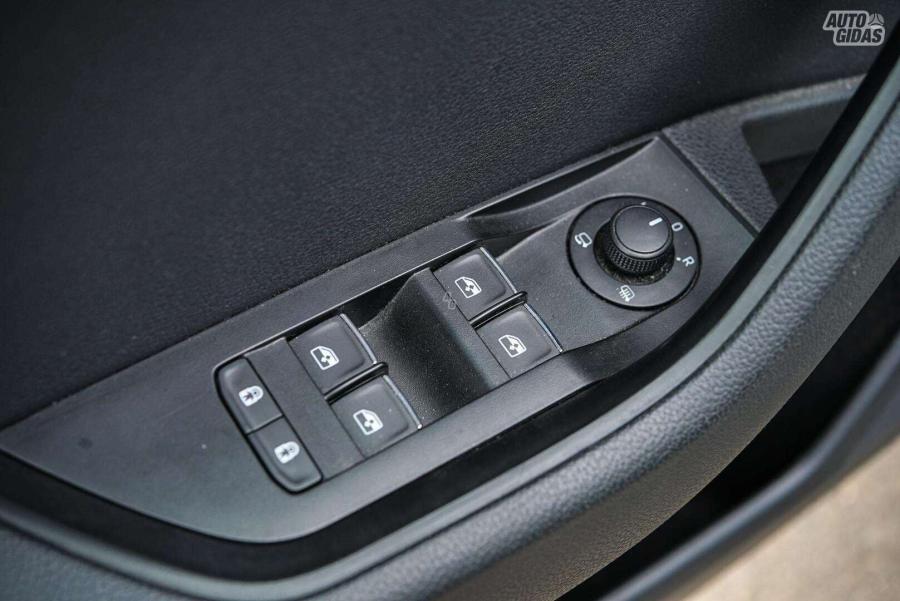 Melns Skoda SuperB 2018 Kauņa, ar dzinēja tilpumu 2.00 L un nobraukumu 184 tūkst. km par 14250 €, foto 32 vietnē AUTOMOTO.COM.LV