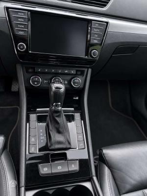 Melns Skoda SuperB 2018 Palanga, ar dzinēja tilpumu 1.80 L un nobraukumu 160 tūkst. km par 14900 €, foto 13 vietnē AUTOMOTO.COM.LV
