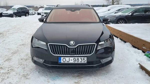 Black Skoda SuperB 2019 in Riga, with an engine capacity of 2.00 L and mileage of 186 thousand km for 15900 €, photo 4 on AUTOMOTO.COM.LV