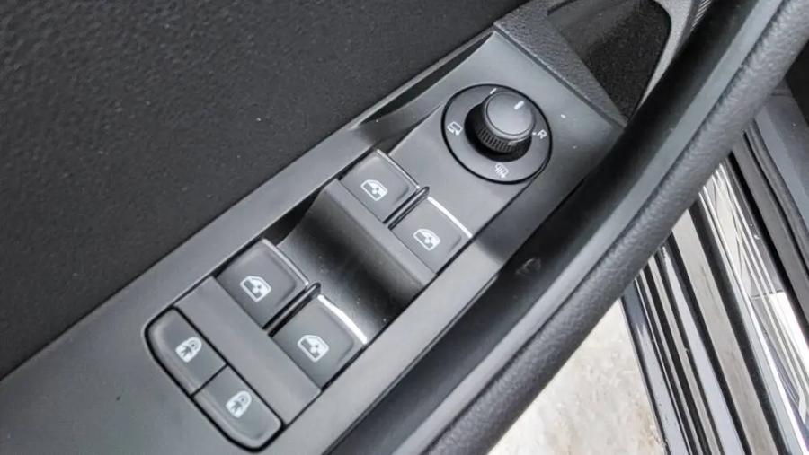 Melns Skoda SuperB 2019 Rīga, ar dzinēja tilpumu 2.00 L un nobraukumu 186 tūkst. km par 15900 €, foto 8 vietnē AUTOMOTO.COM.LV