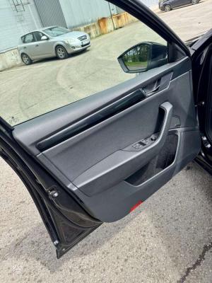 Black Skoda SuperB 2019 in Vilnius, with an engine capacity of 1.97 L and mileage of 267 thousand km for 11900 €, photo 6 on AUTOMOTO.COM.LV