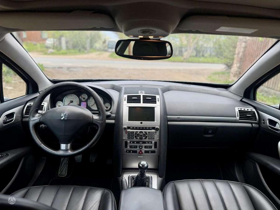 Black Skoda SuperB 2019 in Vilnius, with an engine capacity of 1.97 L and mileage of 267 thousand km for 11900 €, photo 8 on AUTOMOTO.COM.LV