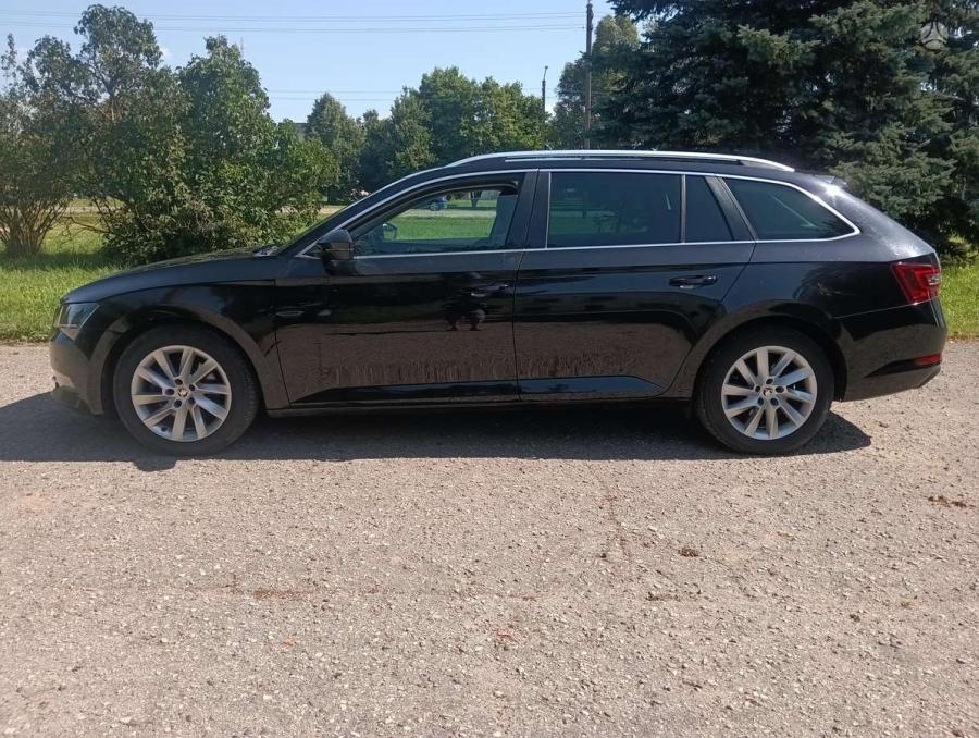 Black Skoda SuperB 2019 in Utena, with an engine capacity of 1.97 L and mileage of 275 thousand km for 12990 €, photo 4 on AUTOMOTO.COM.LV