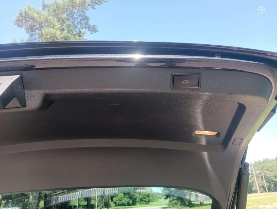Black Skoda SuperB 2019 in Utena, with an engine capacity of 1.97 L and mileage of 275 thousand km for 12990 €, photo 9 on AUTOMOTO.COM.LV