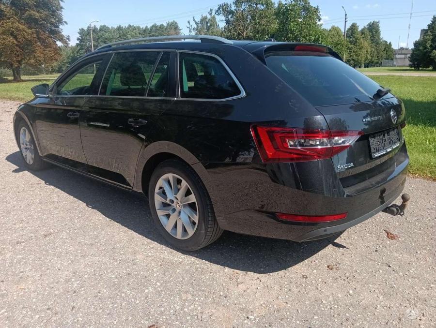 Black Skoda SuperB 2019 in Utena, with an engine capacity of 1.97 L and mileage of 275 thousand km for 12990 €, photo 12 on AUTOMOTO.COM.LV