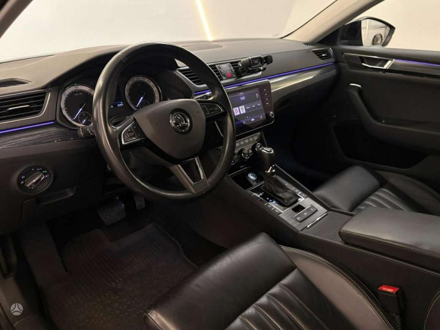 Black Skoda SuperB 2019 in Marijampole, with an engine capacity of 1.97 L and mileage of 221 thousand km for 18450 €, photo 3 on AUTOMOTO.COM.LV