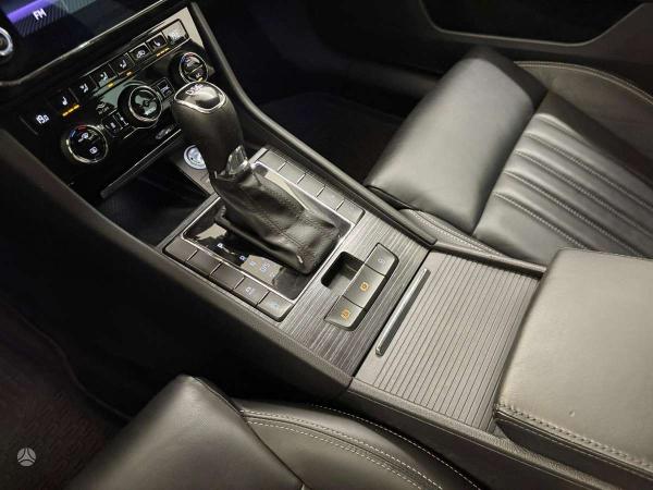 Black Skoda SuperB 2019 in Marijampole, with an engine capacity of 1.97 L and mileage of 221 thousand km for 18450 €, photo 4 on AUTOMOTO.COM.LV