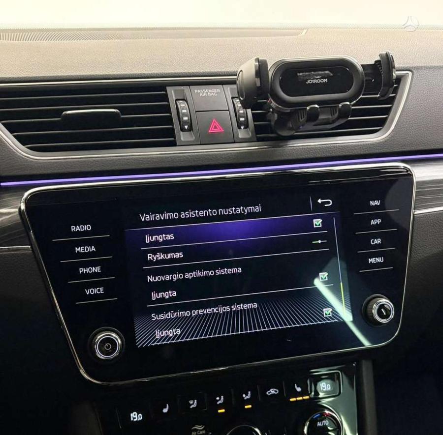 Black Skoda SuperB 2019 in Marijampole, with an engine capacity of 1.97 L and mileage of 221 thousand km for 18450 €, photo 11 on AUTOMOTO.COM.LV