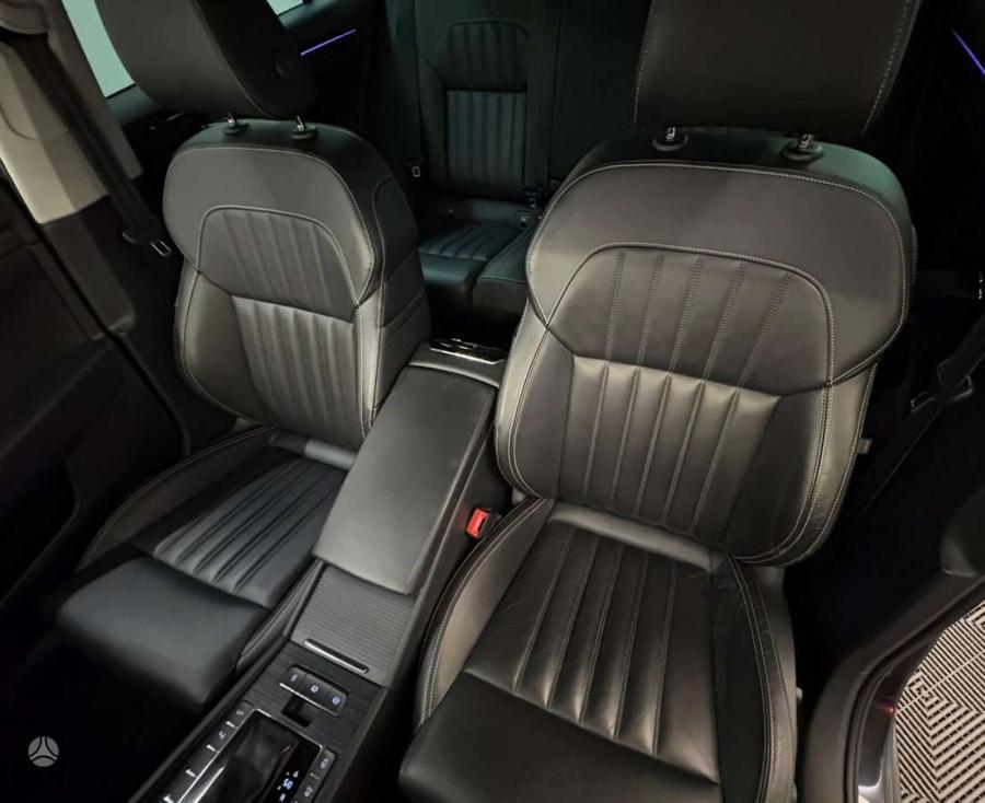 Black Skoda SuperB 2019 in Marijampole, with an engine capacity of 1.97 L and mileage of 221 thousand km for 18450 €, photo 17 on AUTOMOTO.COM.LV