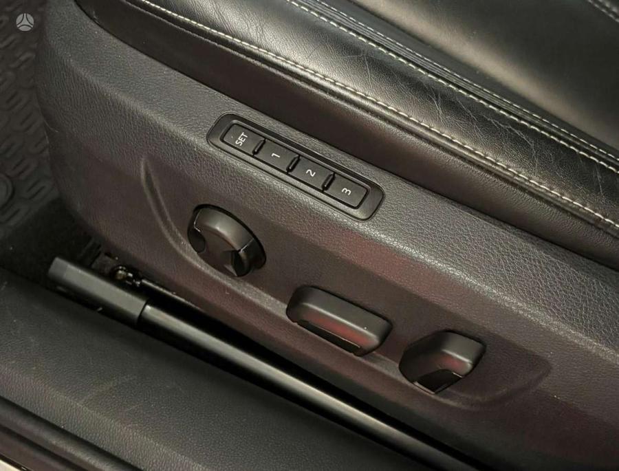 Black Skoda SuperB 2019 in Marijampole, with an engine capacity of 1.97 L and mileage of 221 thousand km for 18450 €, photo 18 on AUTOMOTO.COM.LV