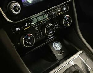 Black Skoda SuperB 2019 in Marijampole, with an engine capacity of 1.97 L and mileage of 221 thousand km for 18450 €, photo 29 on AUTOMOTO.COM.LV