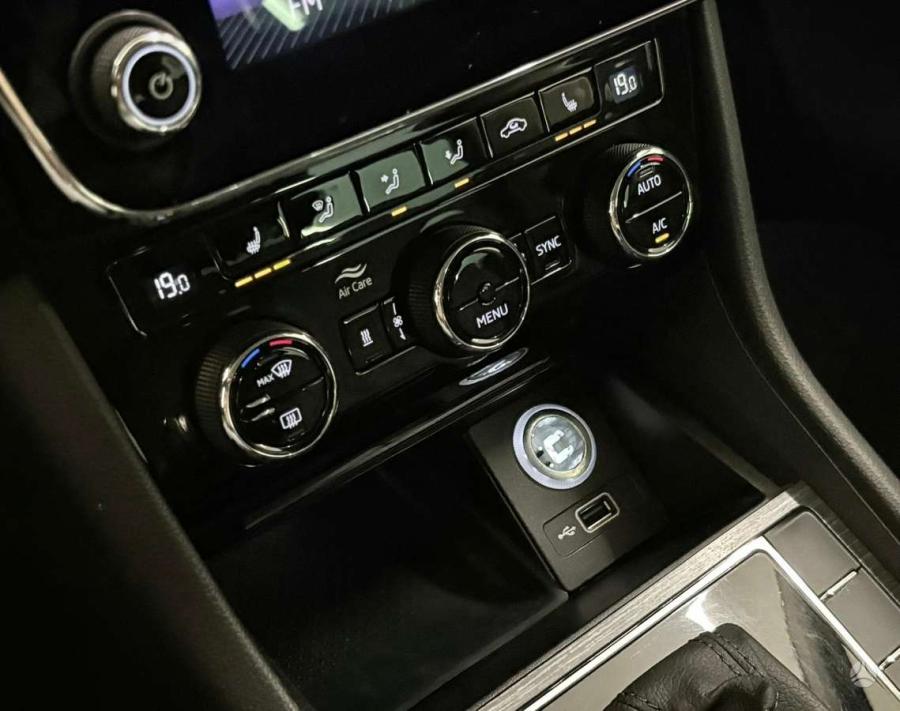 Black Skoda SuperB 2019 in Marijampole, with an engine capacity of 1.97 L and mileage of 221 thousand km for 18450 €, photo 29 on AUTOMOTO.COM.LV