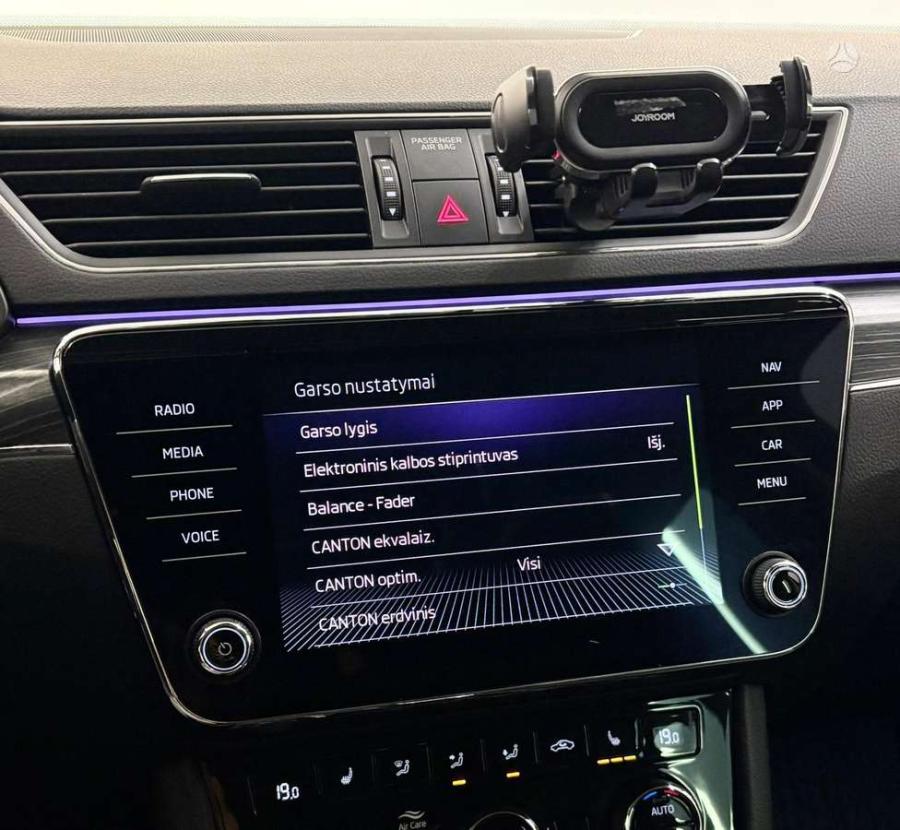 Black Skoda SuperB 2019 in Marijampole, with an engine capacity of 1.97 L and mileage of 221 thousand km for 18450 €, photo 32 on AUTOMOTO.COM.LV