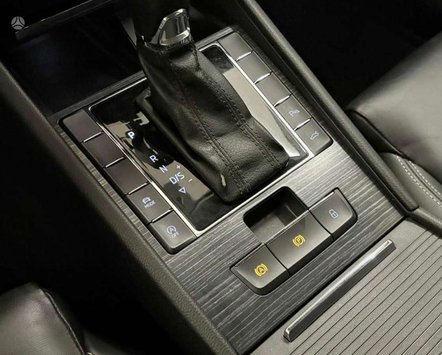 Black Skoda SuperB 2019 in Marijampole, with an engine capacity of 1.97 L and mileage of 221 thousand km for 18450 €, photo 38 on AUTOMOTO.COM.LV