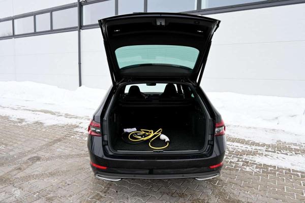 Black Skoda SuperB 2020 in Kretinga, with an engine capacity of 1.40 L and mileage of 150 thousand km for 19999 €, photo 11 on AUTOMOTO.COM.LV