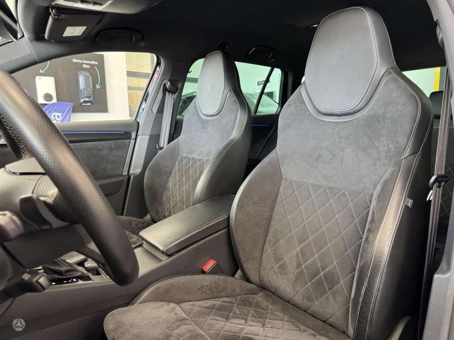 Black Skoda SuperB 2020 in Vilnius, with an engine capacity of 1.40 L and mileage of 127 thousand km for 20989 €, photo 10 on AUTOMOTO.COM.LV