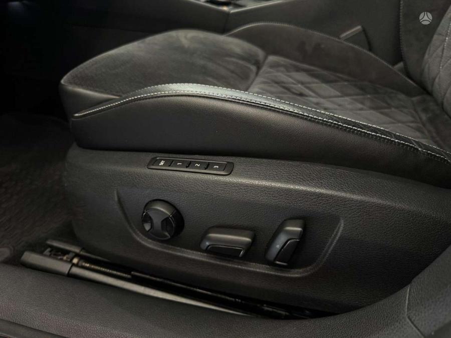 Black Skoda SuperB 2020 in Vilnius, with an engine capacity of 1.40 L and mileage of 127 thousand km for 20989 €, photo 22 on AUTOMOTO.COM.LV