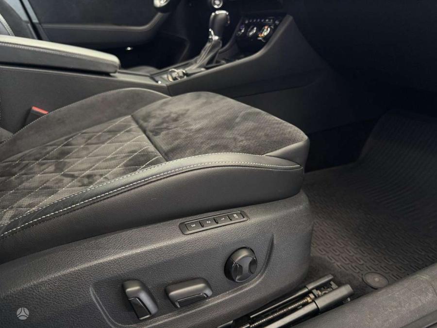 Black Skoda SuperB 2020 in Vilnius, with an engine capacity of 1.40 L and mileage of 127 thousand km for 20989 €, photo 33 on AUTOMOTO.COM.LV