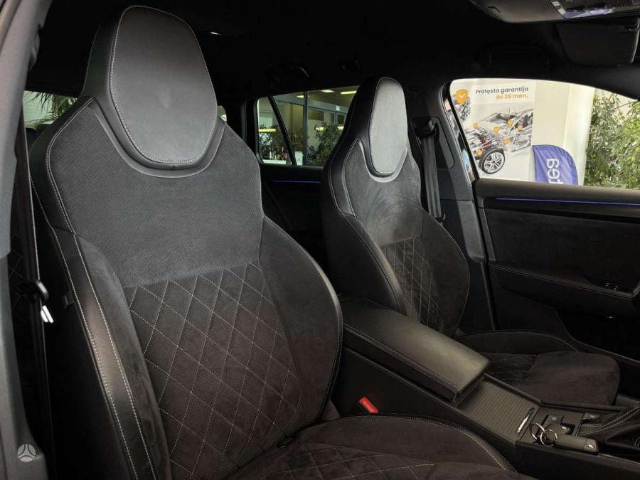 Black Skoda SuperB 2020 in Vilnius, with an engine capacity of 1.40 L and mileage of 127 thousand km for 20989 €, photo 35 on AUTOMOTO.COM.LV