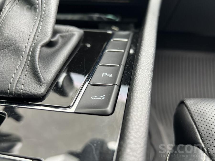 Melns Skoda SuperB 2020 Liepāja, ar dzinēja tilpumu 1.40 L un nobraukumu 142 tūkst. km par 18999 €, foto 24 vietnē AUTOMOTO.COM.LV