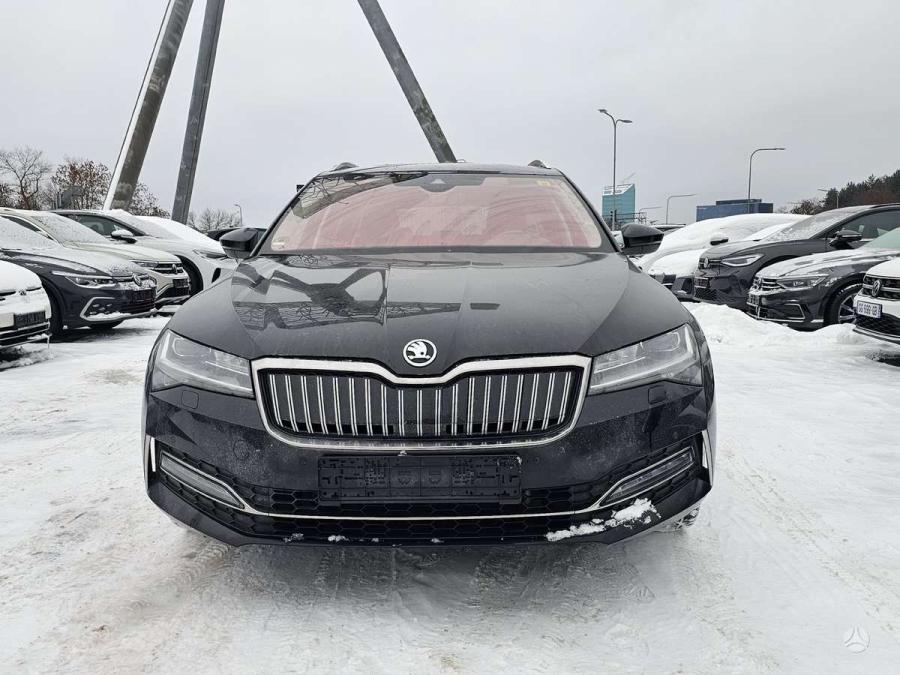Melns Skoda SuperB 2021 Viļņa, ar dzinēja tilpumu 1.40 L un nobraukumu 194 tūkst. km par 15900 €, foto 1 vietnē AUTOMOTO.COM.LV
