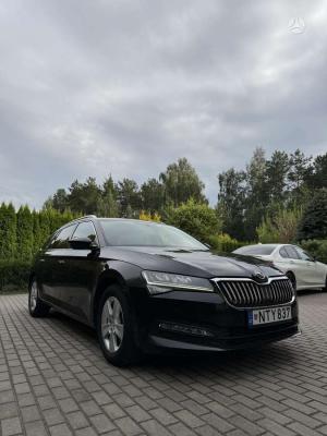 Black Skoda SuperB 2021 in Vilnius, with an engine capacity of 1.97 L and mileage of 286 thousand km for 11400 €, photo 4 on AUTOMOTO.COM.LV