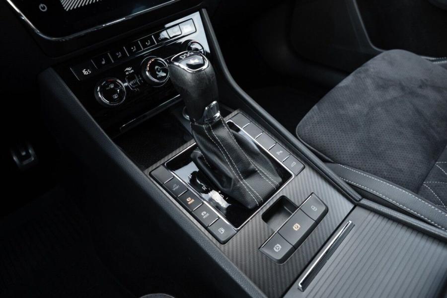 Black Skoda SuperB 2021 in Riga, with an engine capacity of 1.40 L and mileage of 106 thousand km for 22900 €, photo 25 on AUTOMOTO.COM.LV