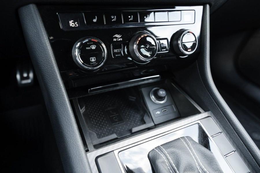 Black Skoda SuperB 2021 in Riga, with an engine capacity of 1.40 L and mileage of 106 thousand km for 22900 €, photo 26 on AUTOMOTO.COM.LV