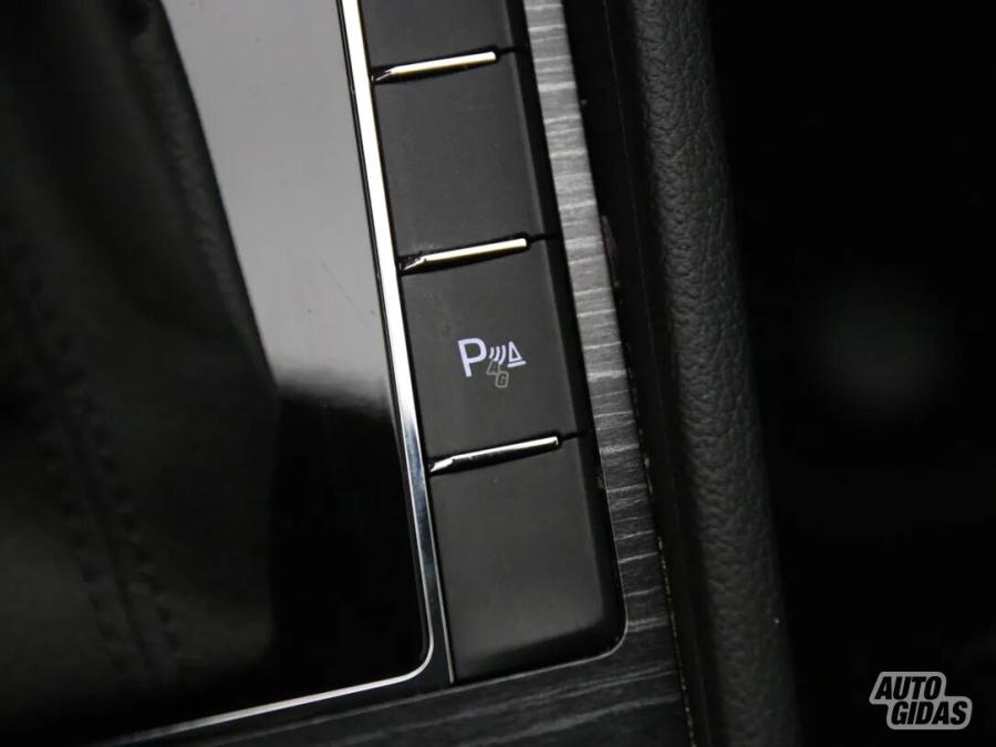 Black Skoda SuperB 2022 in Vilnius, with an engine capacity of 1.40 L and mileage of 175 thousand km for 19199 €, photo 32 on AUTOMOTO.COM.LV