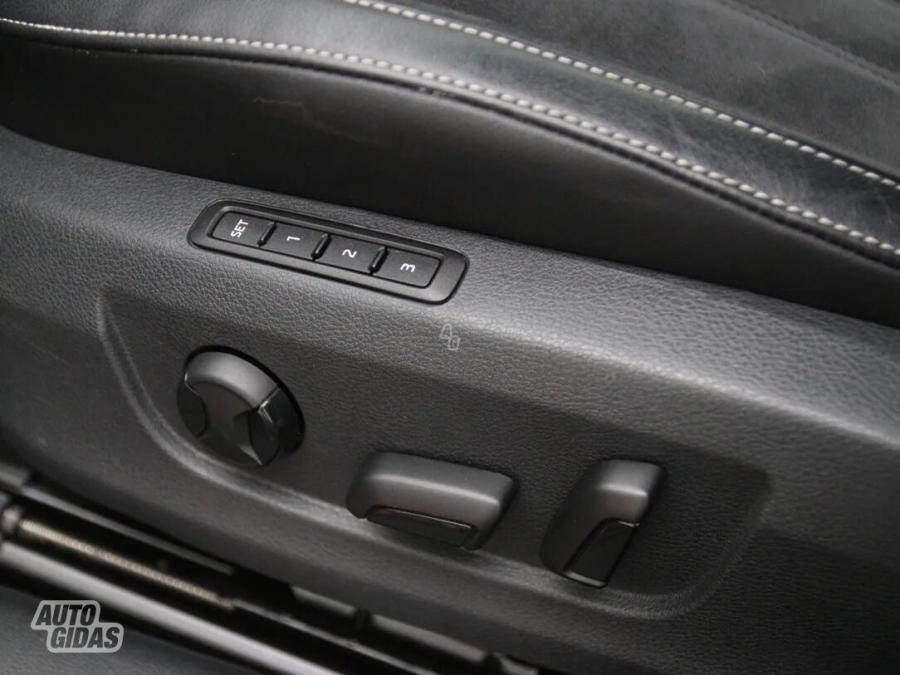 Black Skoda SuperB 2022 in Vilnius, with an engine capacity of 1.40 L and mileage of 175 thousand km for 19199 €, photo 35 on AUTOMOTO.COM.LV