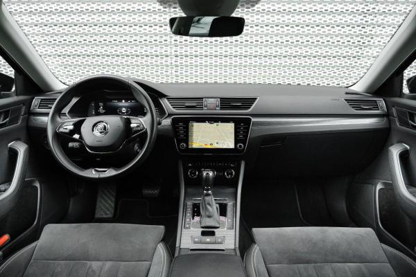 Black Skoda SuperB 2022 in Marupe, with an engine capacity of 1.40 L and mileage of 176 thousand km for 20200 €, photo 6 on AUTOMOTO.COM.LV