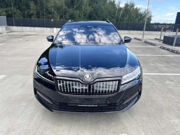 Melns Skoda SuperB 2022 Viļņa, ar dzinēja tilpumu 0.00 L un nobraukumu 200 tūkst. km par 18200 €, foto 5 vietnē AUTOMOTO.COM.LV