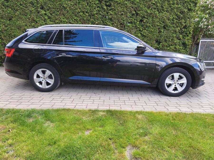 Black Skoda SuperB 2022 in Kalvarija, with an engine capacity of 1.50 L and mileage of 143 thousand km for 17243 €, photo 7 on AUTOMOTO.COM.LV