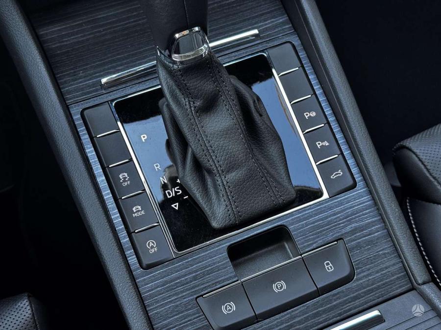 Black Skoda SuperB 2022 in Vilnius, with an engine capacity of 1.97 L and mileage of 278 thousand km for 16650 €, photo 27 on AUTOMOTO.COM.LV