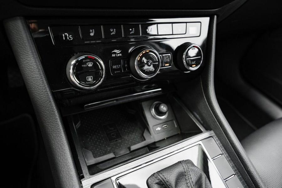 Melns Skoda SuperB 2023 Rīga, ar dzinēja tilpumu 2.00 L un nobraukumu 127 tūkst. km par 25550 €, foto 20 vietnē AUTOMOTO.COM.LV