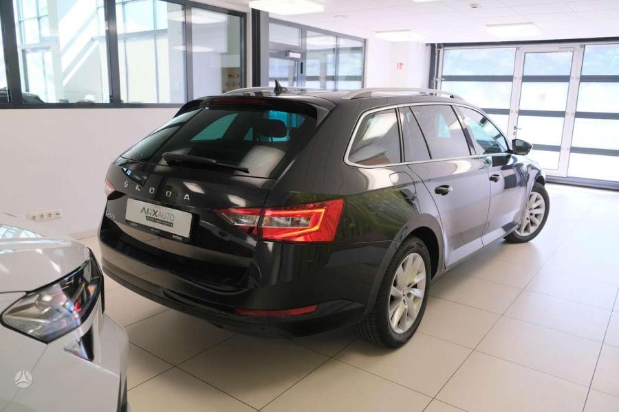 Melns Skoda SuperB 2023 Viļņa, ar dzinēja tilpumu 1.50 L un nobraukumu 94 tūkst. km par 22400 €, foto 3 vietnē AUTOMOTO.COM.LV