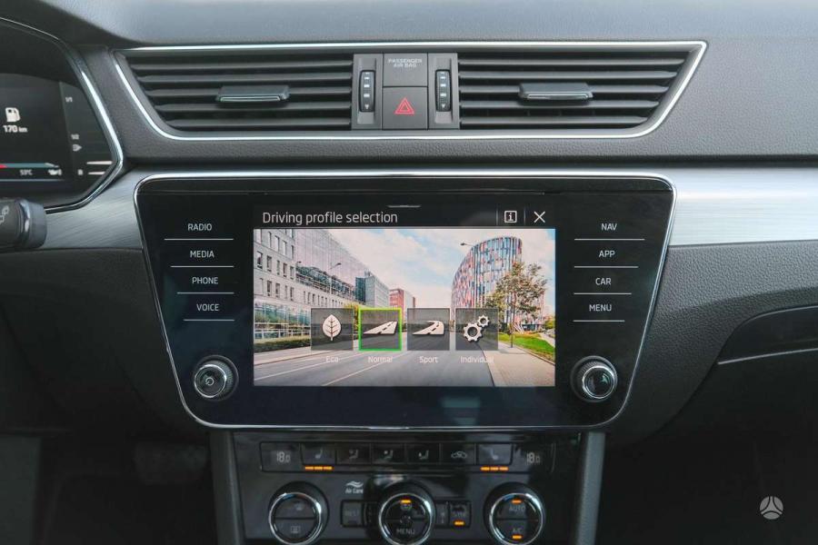 Melns Skoda SuperB 2023 Viļņa, ar dzinēja tilpumu 1.50 L un nobraukumu 94 tūkst. km par 22400 €, foto 16 vietnē AUTOMOTO.COM.LV